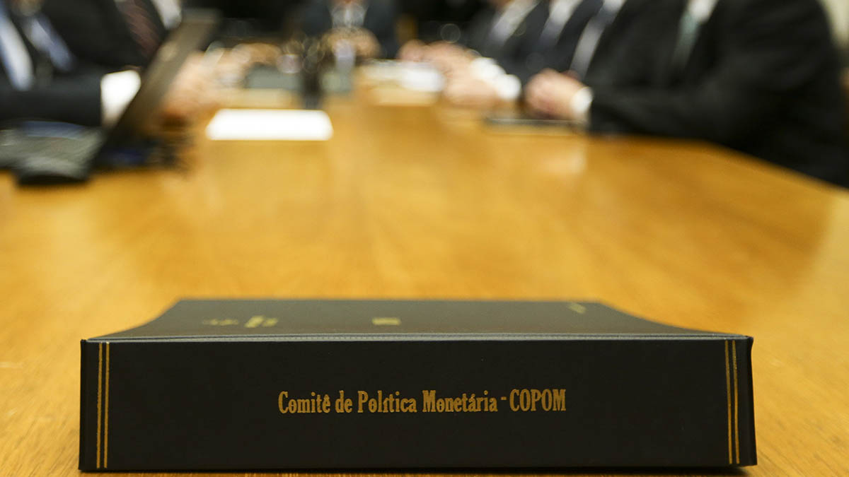 Ata do Copom: maioria vê corte de juros em agosto se inflação seguir em ...