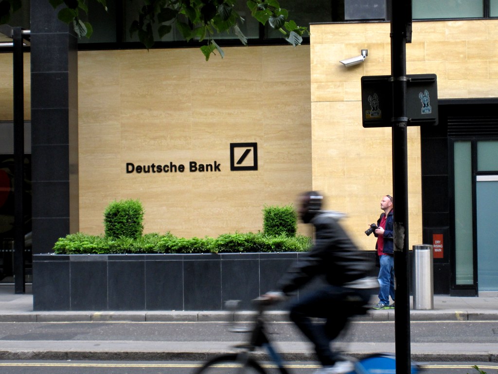 Novas preocupações com o setor bancário derrubam ações do Deutsche Bank