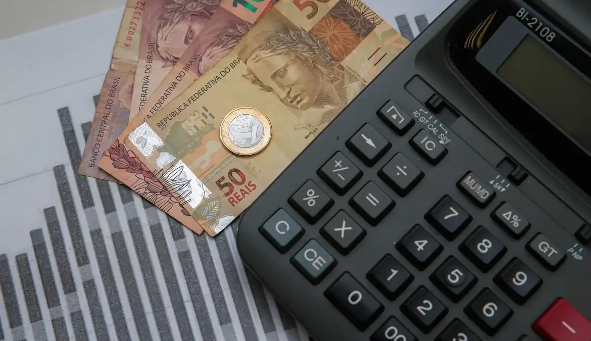 Contas públicas têm superávit primário de R$ 24,6 bilhões em abril